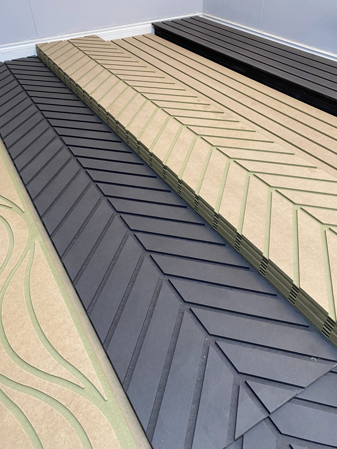 Black Chevron Panel: Modern Slat Wall Decor - 39cm x 242cm, 0.94 sq ...